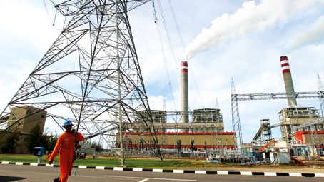 PLN signs 16 power plant, transmission line projects